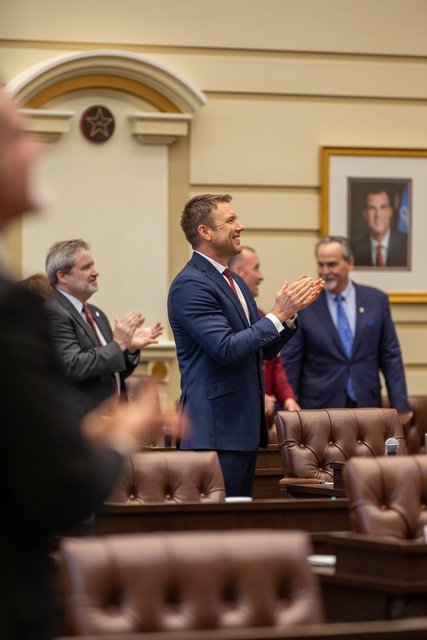 newhouseclap - Photo